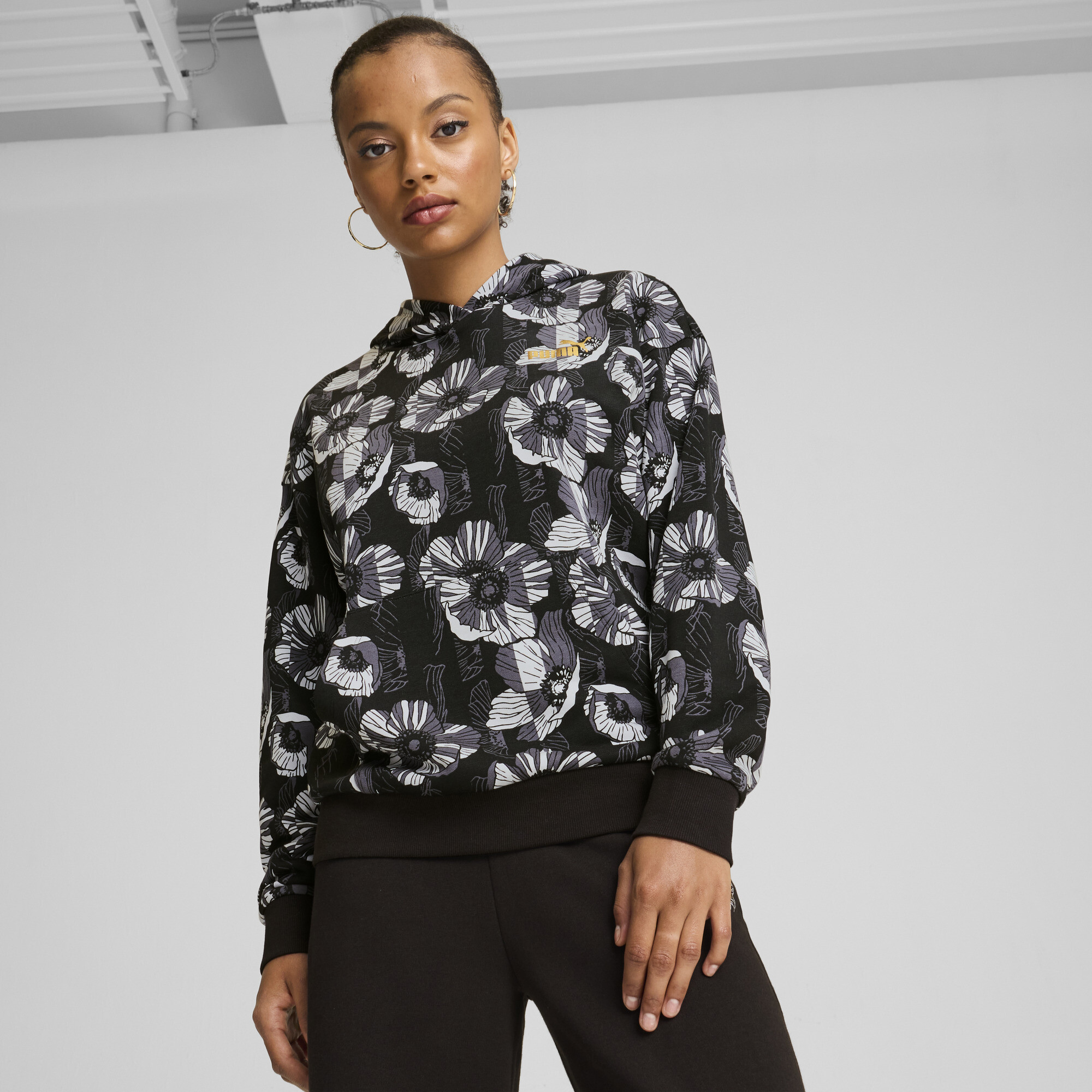 ESS+ CLASS ACT Graphics Hoodie Women | Crews & Hoodies | PUMA